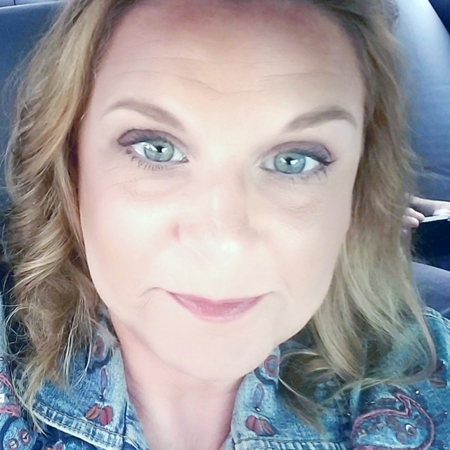 Stacey Loos's Instagram, Twitter & Facebook on IDCrawl