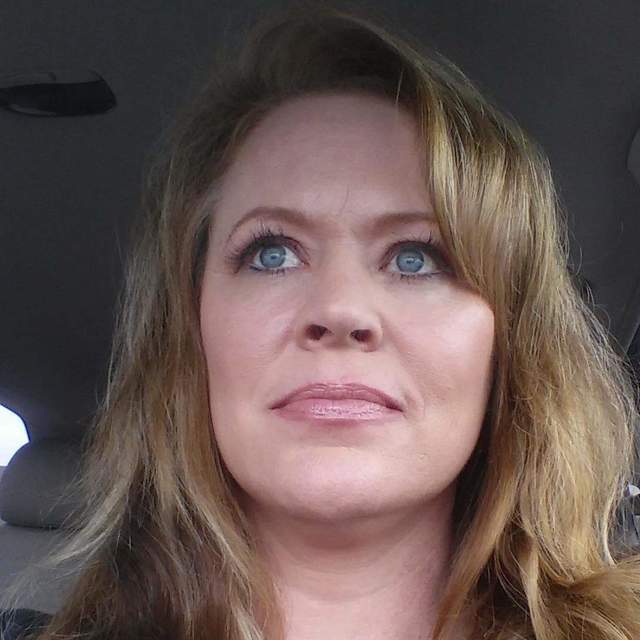 Elizabeth Collman's Instagram, Twitter & Facebook on IDCrawl