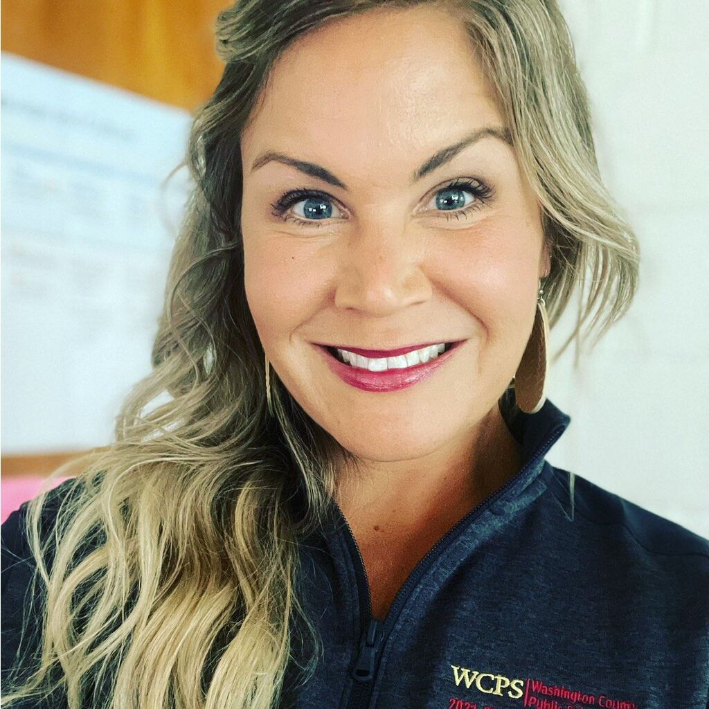 Holly Strand's Instagram, Twitter & Facebook on IDCrawl